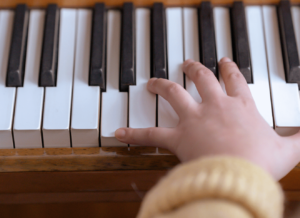 80 Easy Piano Songs For Kids That They'll Love | Piano Area